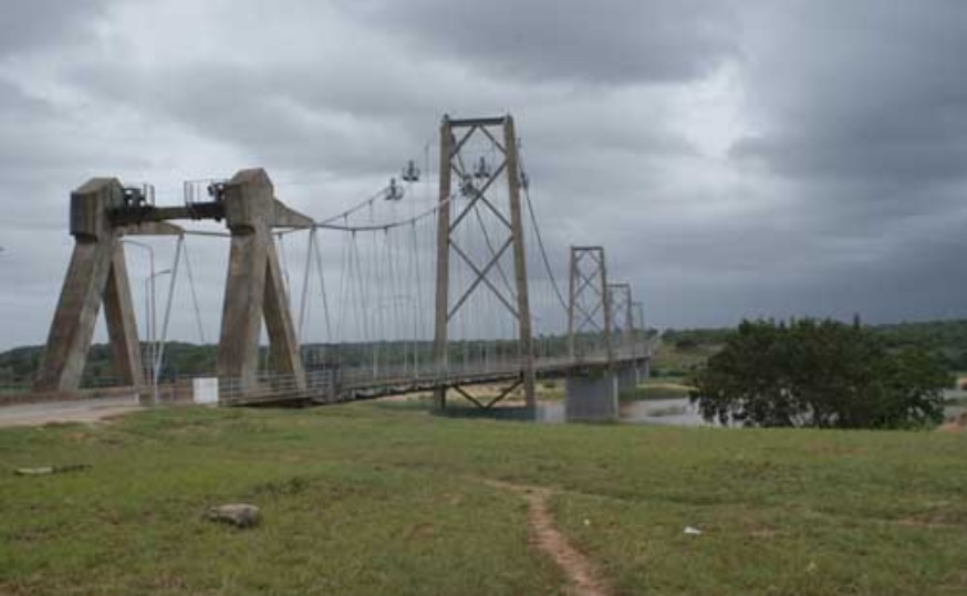 Mozambique truckers face ‘huge costs and delays’ due to Save bridge ...