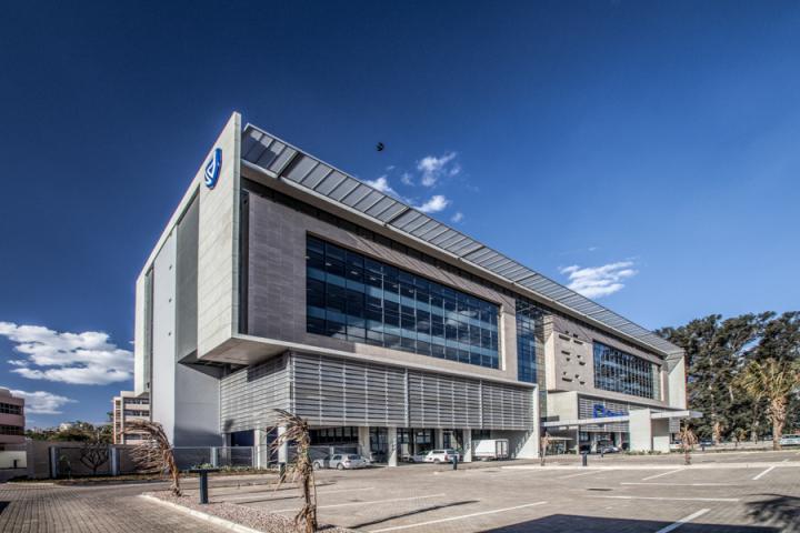 Mozambican economists count cost of Standard Bank forex suspension ...